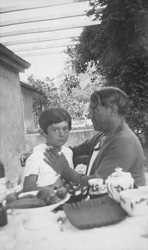 Pablo Picasso et son fils Paolo Pablo Picasso avec son fils Paolo s...