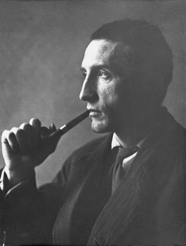Marcel Duchamp Marcel Duchamp de profil, pipe à la bouche, New York...